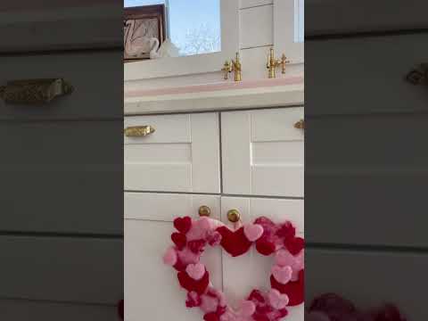DIY Felt Heart Wreath for Valentine’s Day - Country Peony