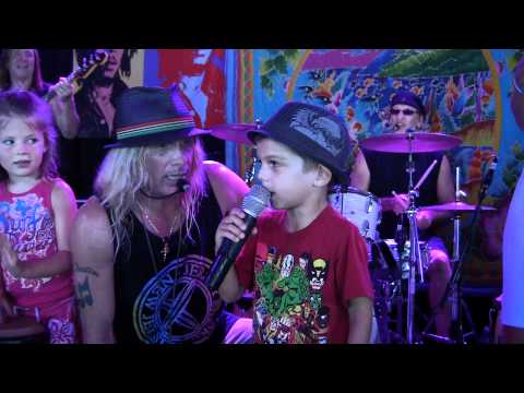 Cute 6 Yr Old Kid sings Bruno Mars' The Lazy Song with Flying Mueller Brothers @Jenks 8/7/11