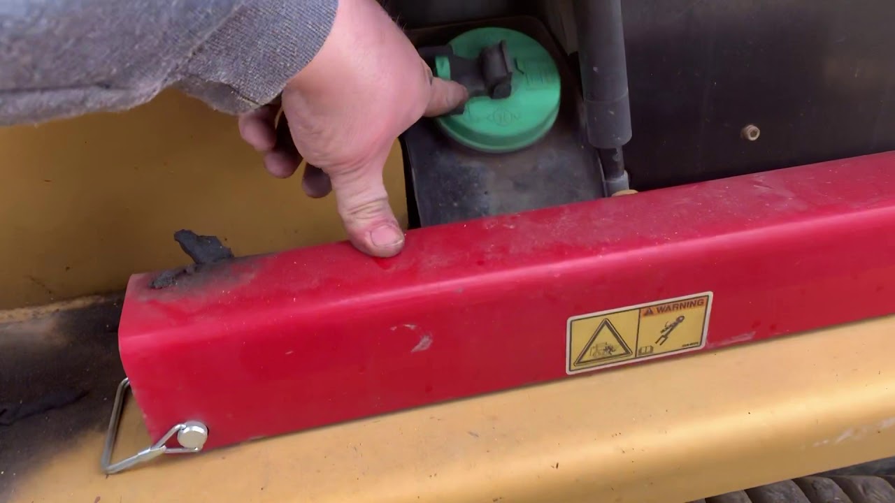 2007 Cat 257B hydraulic fluid fill