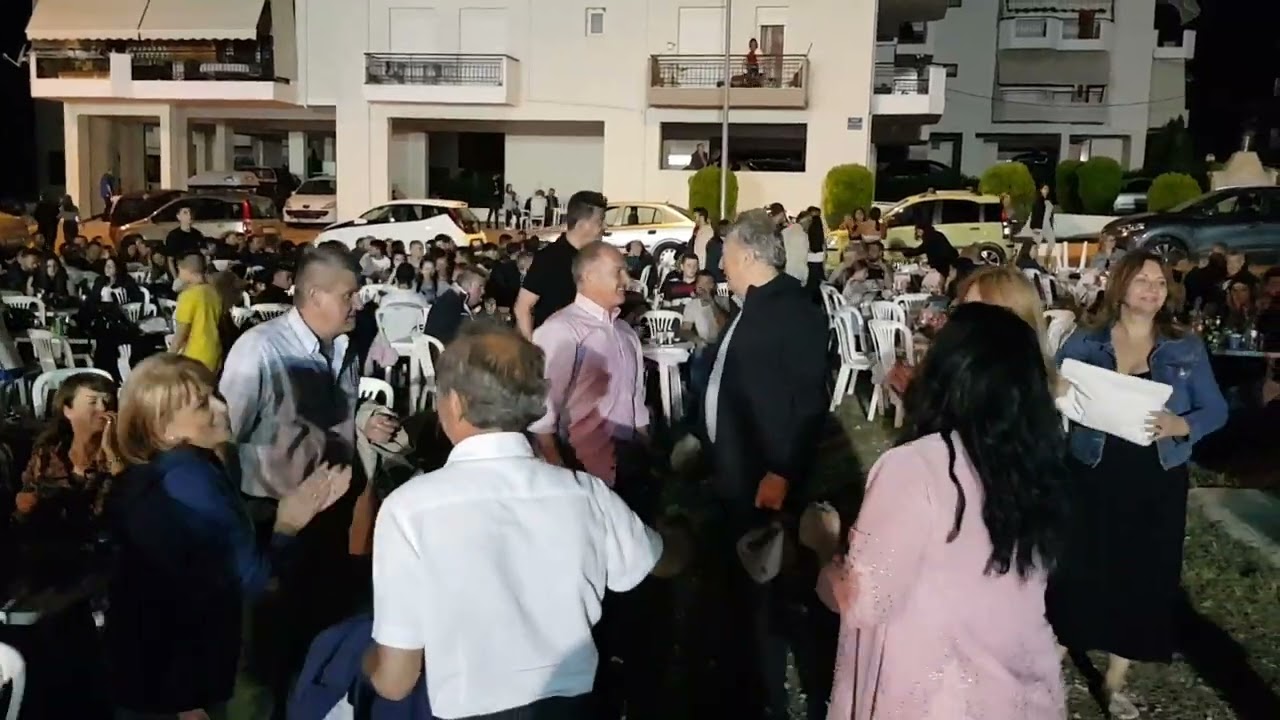 Kozanimedia: “Πλημμύρισαν” από κόσμο τα “Πλατάνια” – Χορός και τραγούδι ...