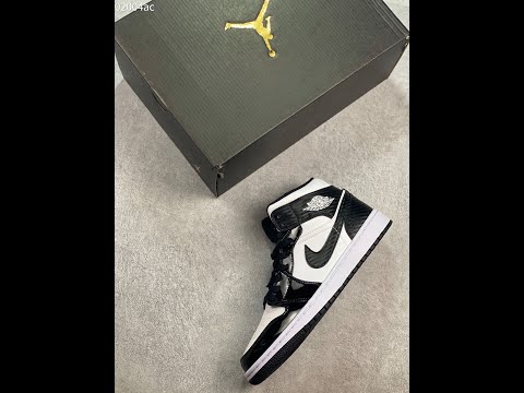 Nike Air Jordan 1 Mid color charol blanco y negro