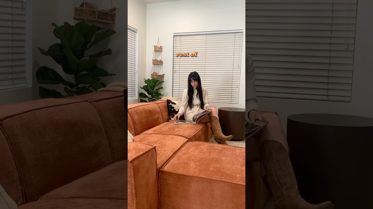 This bold couch color is PERFECT! 🛋️@EsperanzaLorena  #sectionalsofa  #livingroomtour #newsofa