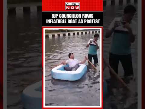 BJP Councillor Rows Inflatable Boat As Protest Against AAP Amid Severe Waterlogging In Delhi #shorts