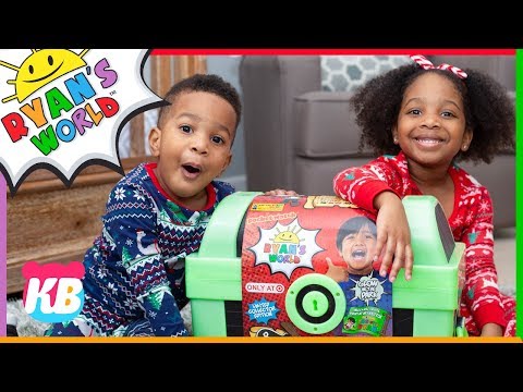 Hunt for Ryan’s World Glow in the Dark Treasure Chest | Kamdenboy & Kyraboo Pretend Play