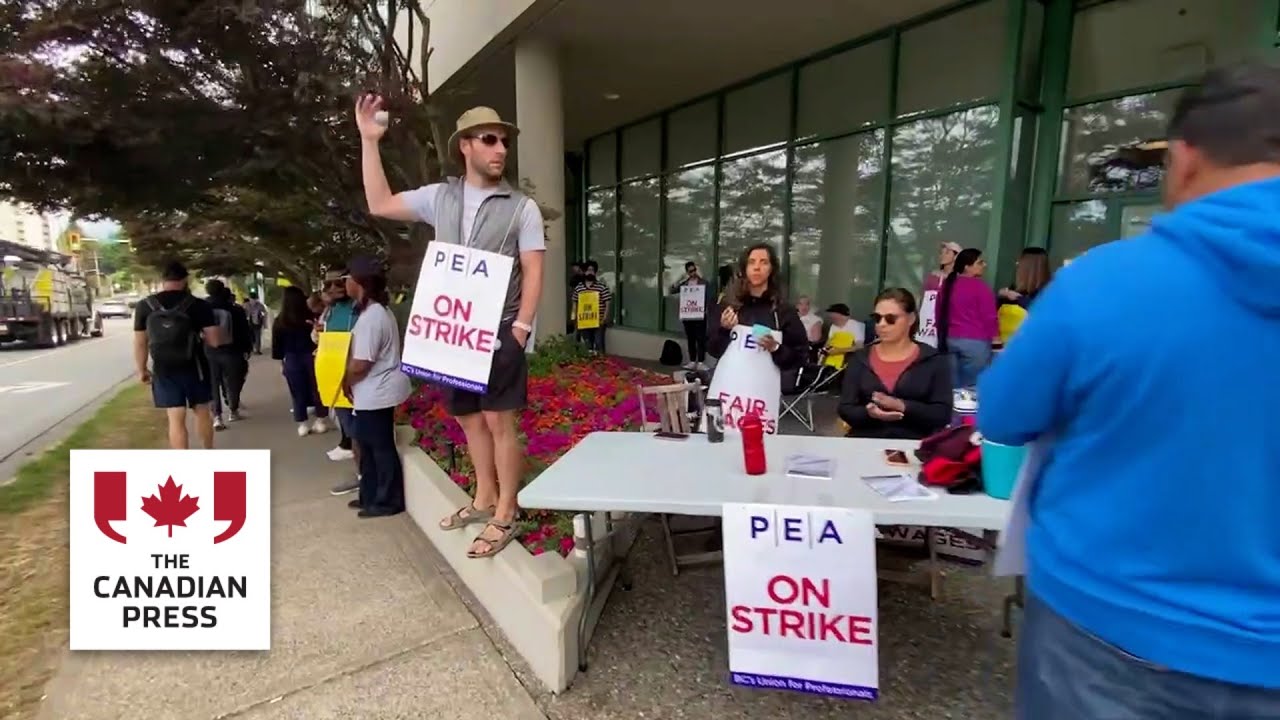 Striking B.C. public service workers to ramp-up picketing across province