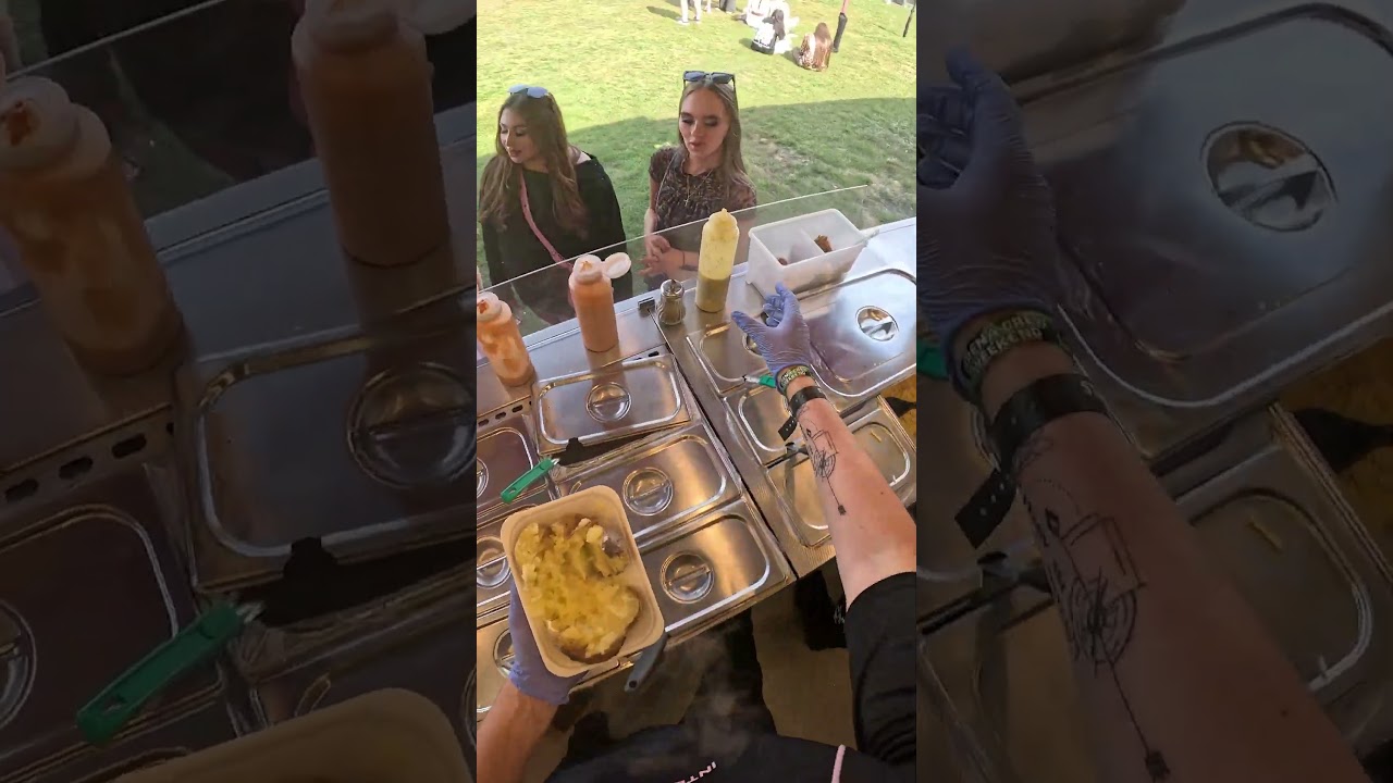 MAKING THE ULTIMATE CHEESE AND BEANS SPUD! 🤤