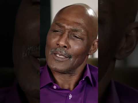 Karl Malone Tells a Larry Bird Story 🤣🐐 (2023) #shorts #nba #larrybird