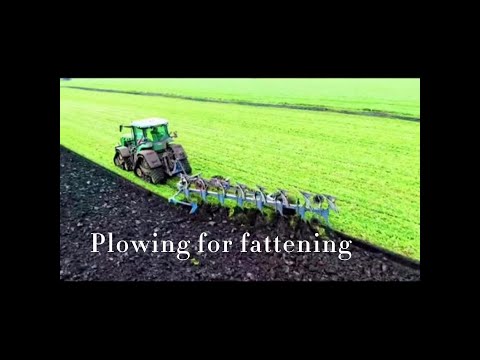 How Is The Black Soil Ploughed? Tractor Plowing! Smart Agriculture!