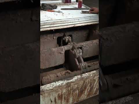 Chain conveyor maintenance