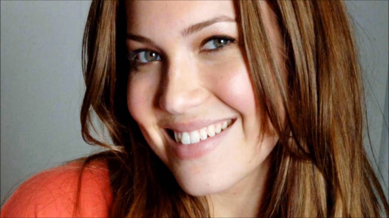 Mandy Moore, 2  video slide show.                 Patsy