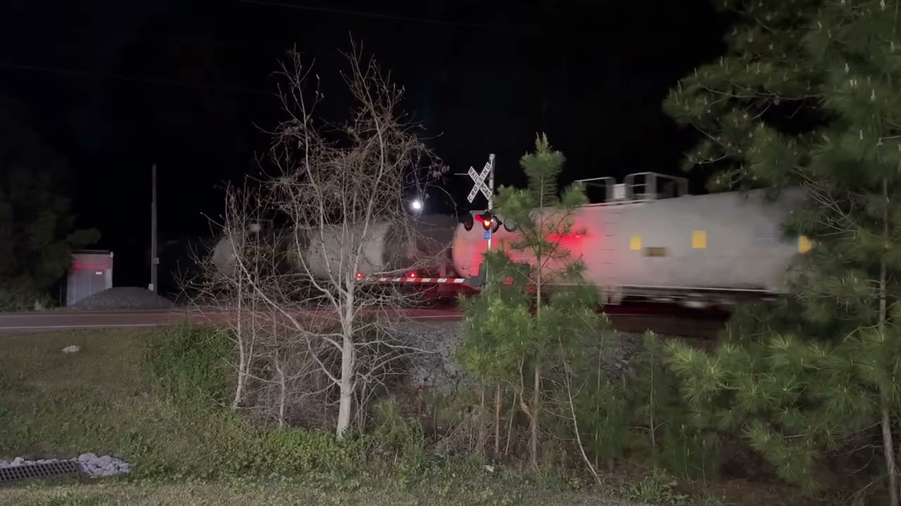 CSXT L234 seen at Chocowinity ES44AH 854 CM44AC 7210 & nice K5HL and crew 