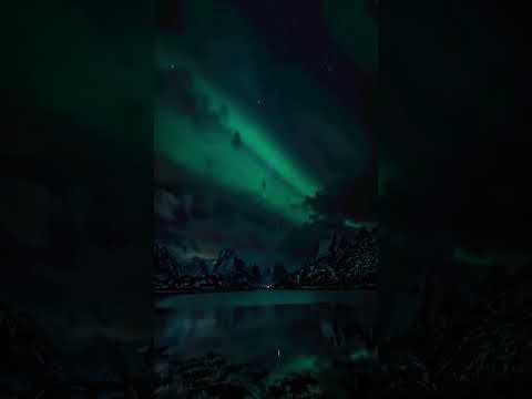 Aurora Austral es vista en Las Torres del Paine, región de Magallanes, Chile 🇨🇱 🏔️🏔️🏔️