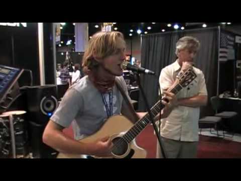 TC-Helicon VoiceLive Touch Singer Demo Summer NAMM 2010.avi