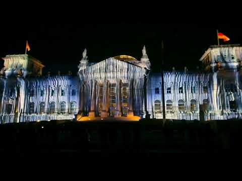 Reichstag Illumination in Berlin am 20./21. Juni 2025-Der letzte Vorhang kurz vor 1 Uhr am 21.06.25