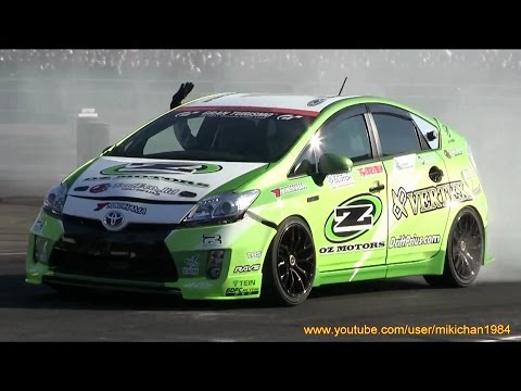 Drifting Toyota Prius Puts Up a Show at Tokyo Auto Salon 2015 ...