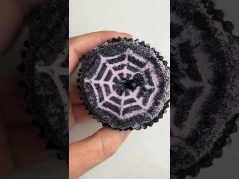 DIY edible glitter! One of my fav baking hacks. Full tutorial is on the blog ????