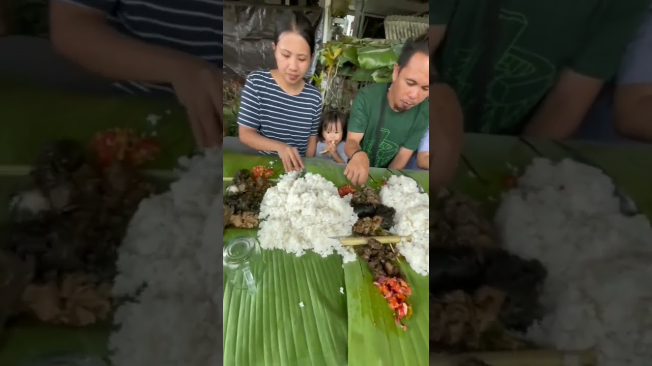 Tradisi Suku Minahasa Makan Di Daun Secara Bersama  #minahasa #manado #budaya