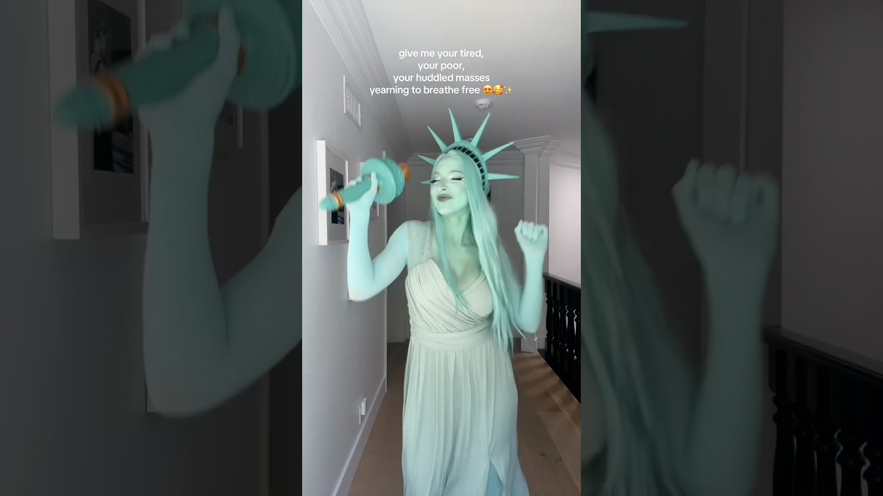 Statue of Liberty is unhappy with the current state of the country 🙃 #statueofliberty #cosplay