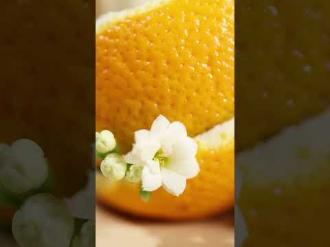 "Sandalwood Neroli" perfume invites you to a sensual world. Main notes - bergamot, lemon flowers.
