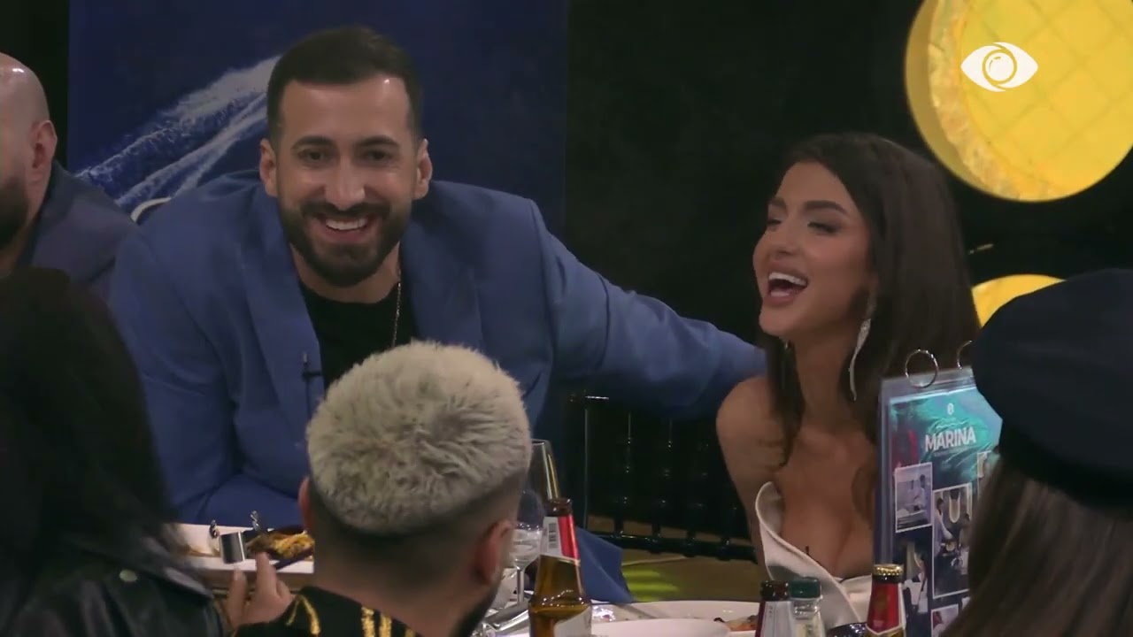 Vijon atmosfera pozitive në shtëpi/ Banorët këndojnë me njëri-tjetrin ...