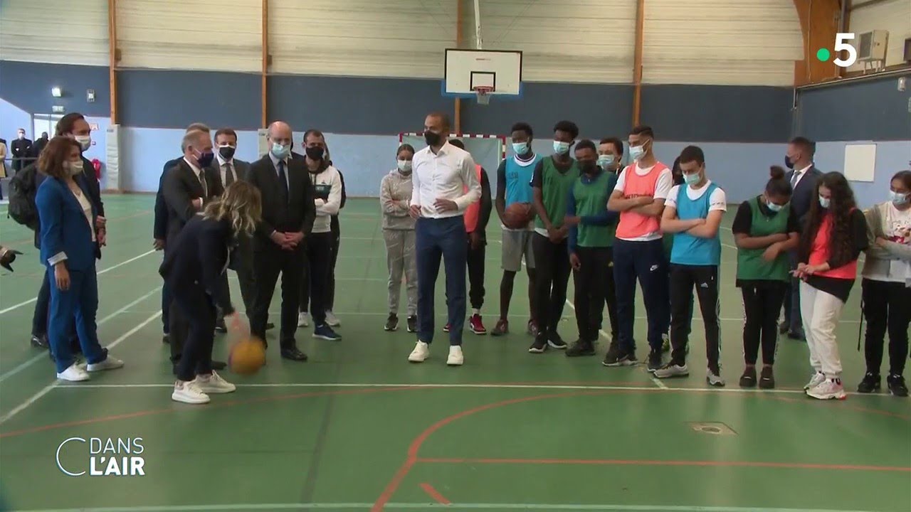 Les pass sport et culture pour les jeunes - Reportage #cdanslair 21.05.2021