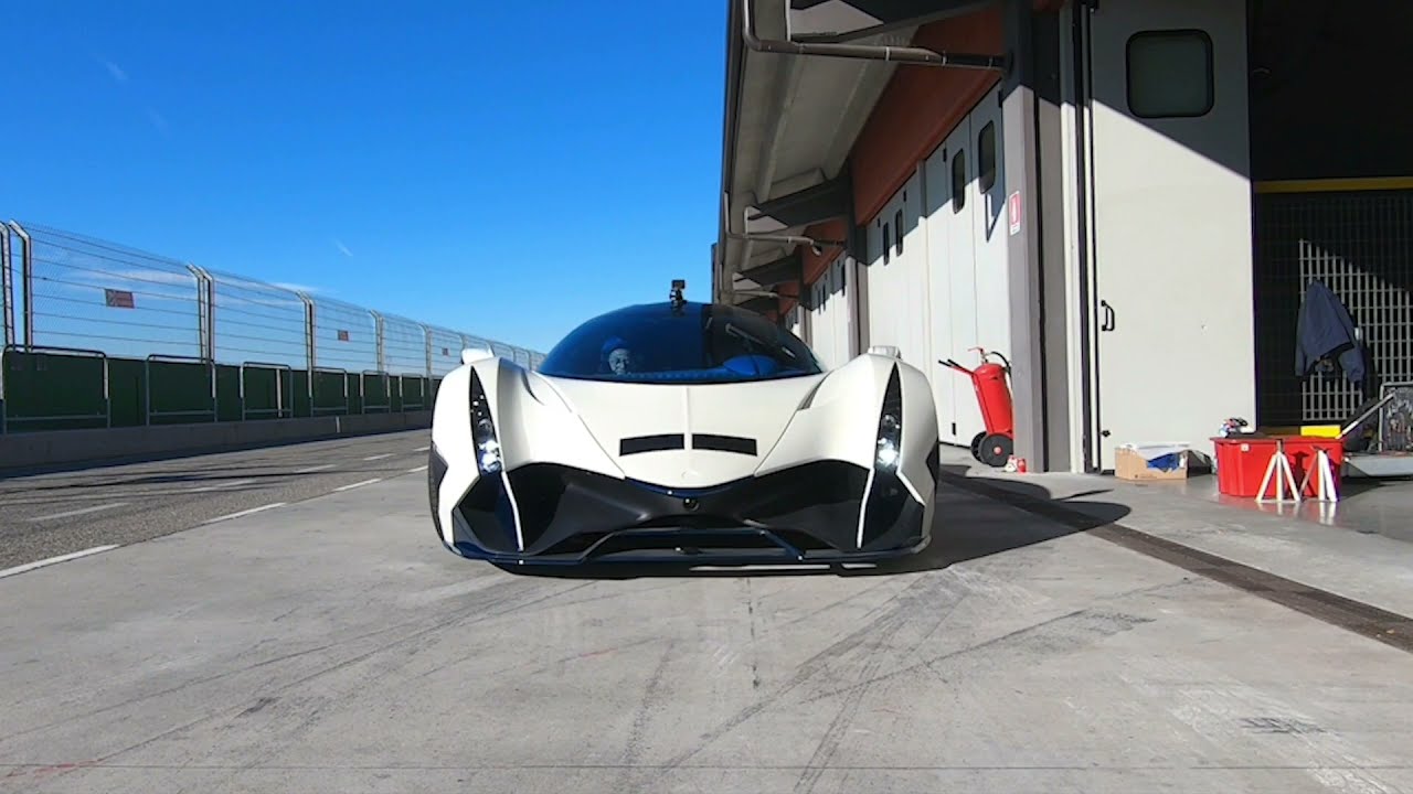 首部量產Devel 16登場 但它是低階的V8車型 [影片] | 癮車報