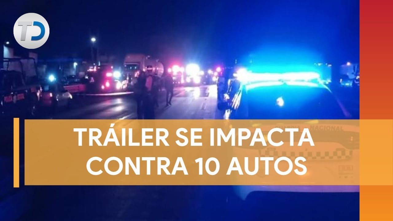 A trailer runs out of brakes and crashes into 10 vehicles in Querétaro.