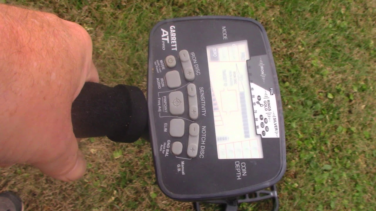 Garrett AT PRO vs TEKNETICS G2 + Camo Metal Detector Comparison