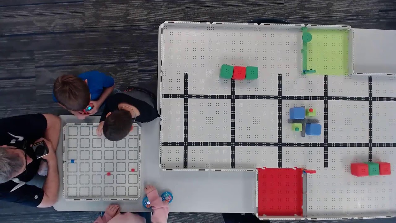 Grade Ka - Vex Robotics Tournament - Red (Gus & Pryor) vs. Blue (Adelynn)