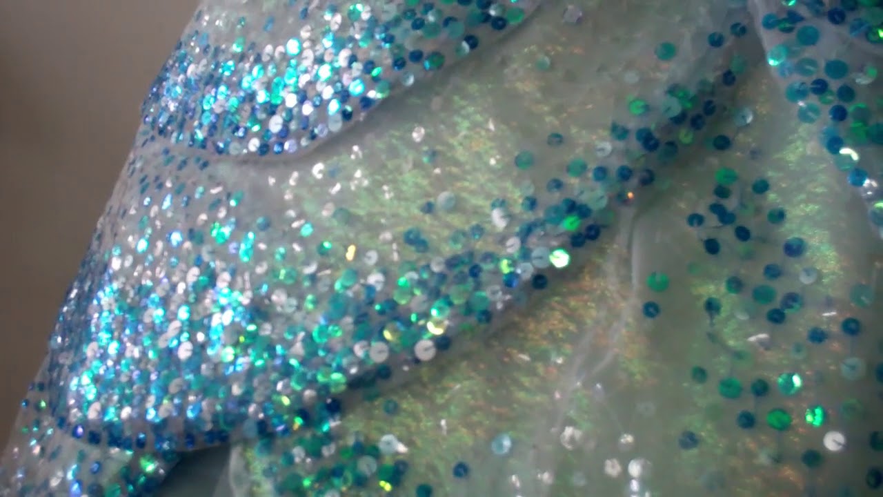 Wicked Launches in Bristol - Amy Ross and Helen Woolfe as Elphaba and Glinda perform For Good