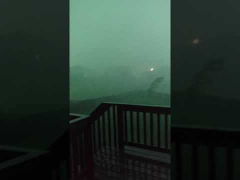 Crazy streight line wind in Omaha NE.