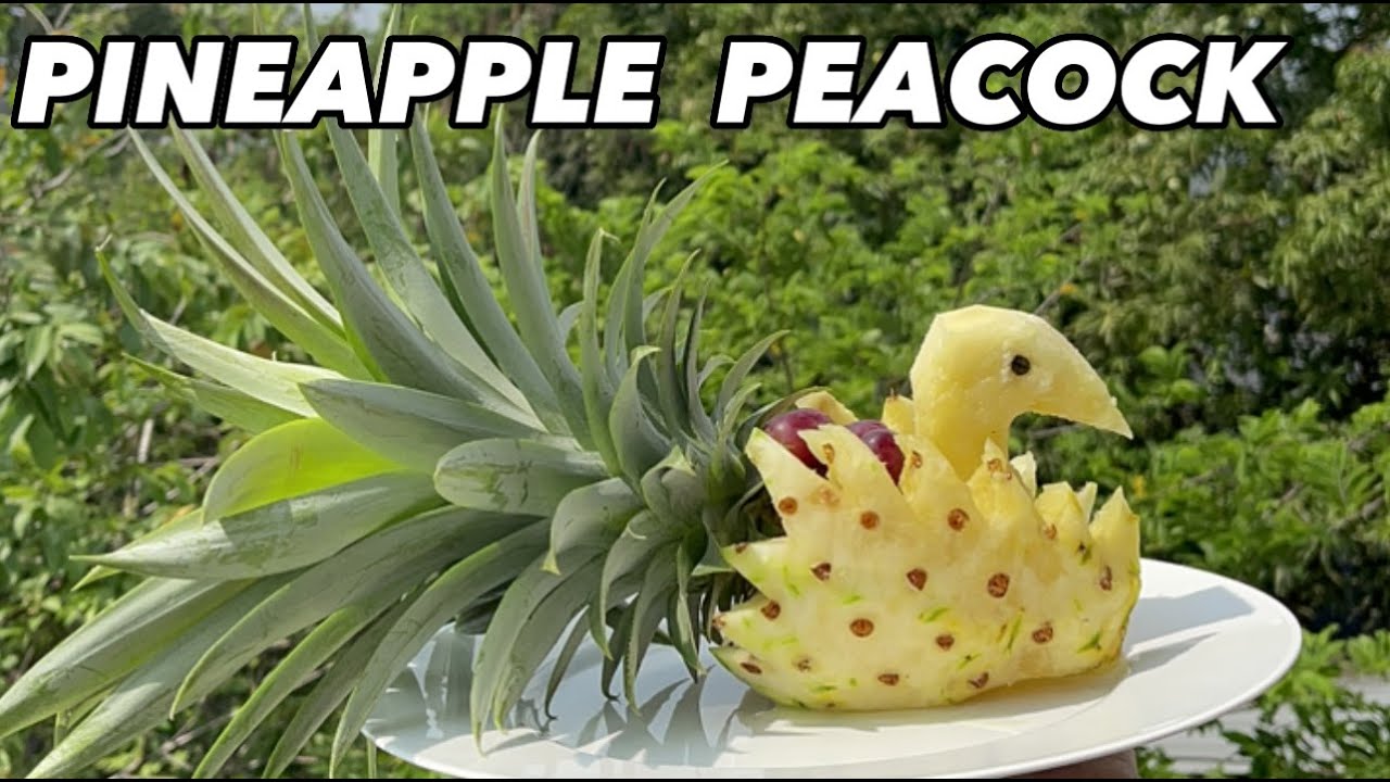 How to make a pineapple peacock #fruitart  #fruitcarving
