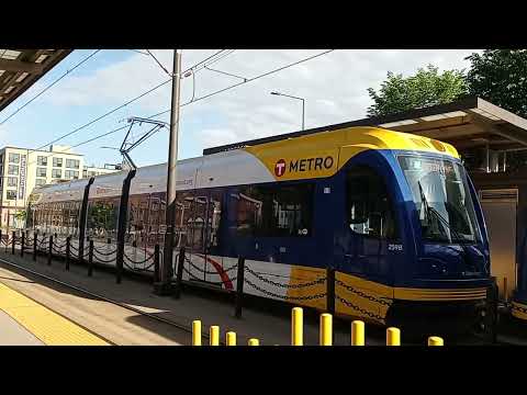 Metro Transit Green Line Union Depot Bound 3 Car Siemens S70 LRV's @ Raymond Avenue