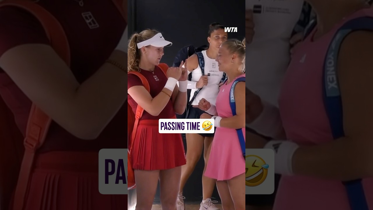 Phone pinkies are real 🤣😭 #WTA #MirraAndreeva #DianaShnaider #Tennis