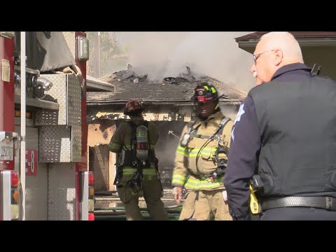 Fire rages through southeast Fresno garage, destroying belongings