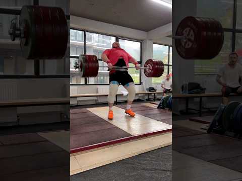 252 KG / 555 LBS CLEAN AND JERK BY LASHA TALAKHADZE BEFORE PARIS OLYMPICS 2024 #shorts