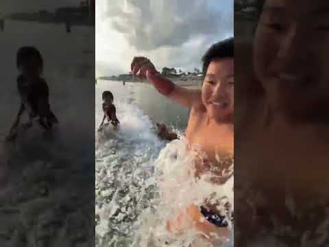 CHALLENGE BERENANG SAMA ANJING DI PANTAI BALI! ๐ถ๐๐ปโโ๏ธ๐