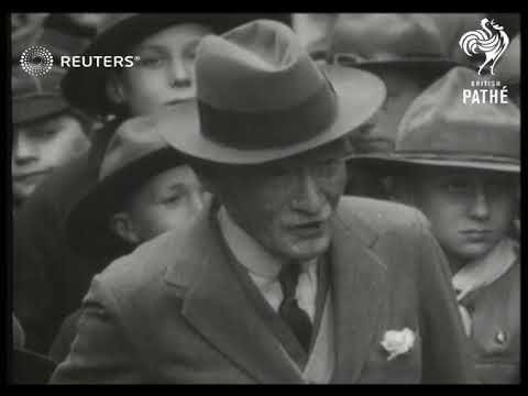 Lord Baden Powell greeted by scouts upon arrival in Tilbury (1937)