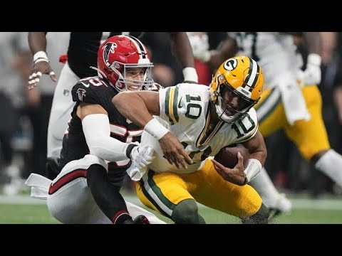 Packers' Jordan Love helped off field after apparent leg injury