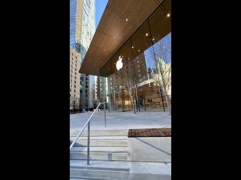 Apple's FIRST Flagship Store in Canada! 🇨🇦 😍