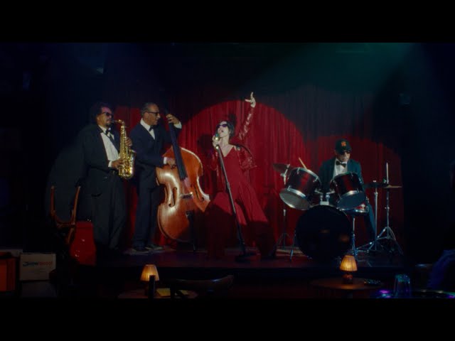 Manu Gavassi brings Pitty and criticizes haters in the music video for ...