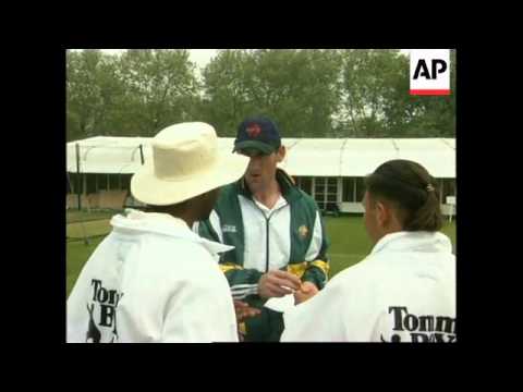 UK: LONDON: TEENAGERS FROM A LOS ANGELES CRICKET TEAM VISIT LORD'S
