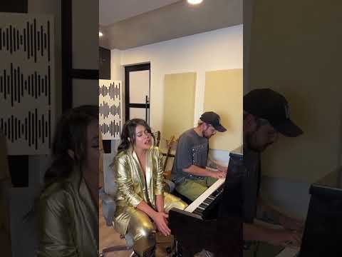 #Colombian #singer #JulianaVelasquez singing 'what was i made for' by #BillieEilish in #spanish