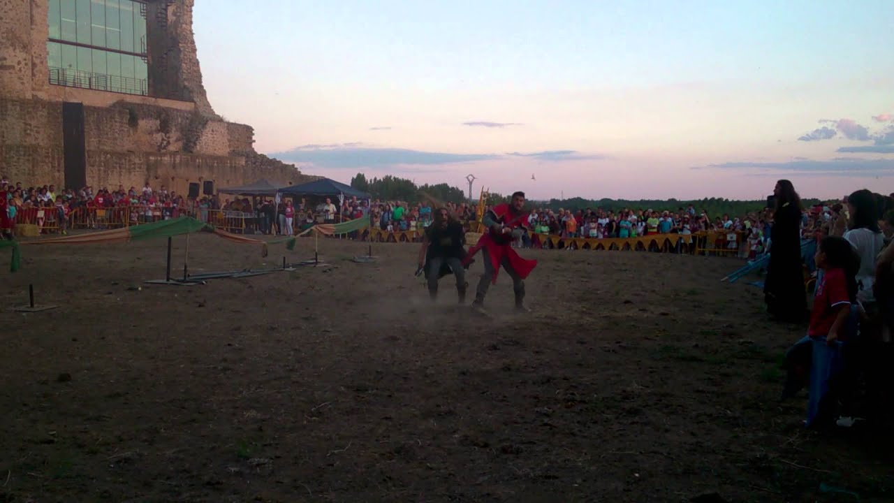 Lucha de espadas medieval