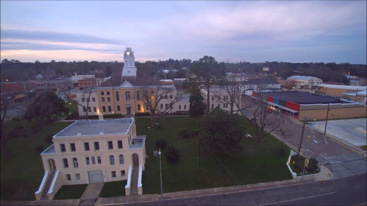 Jasper County Courthouse and beyond in Jasper, Texas