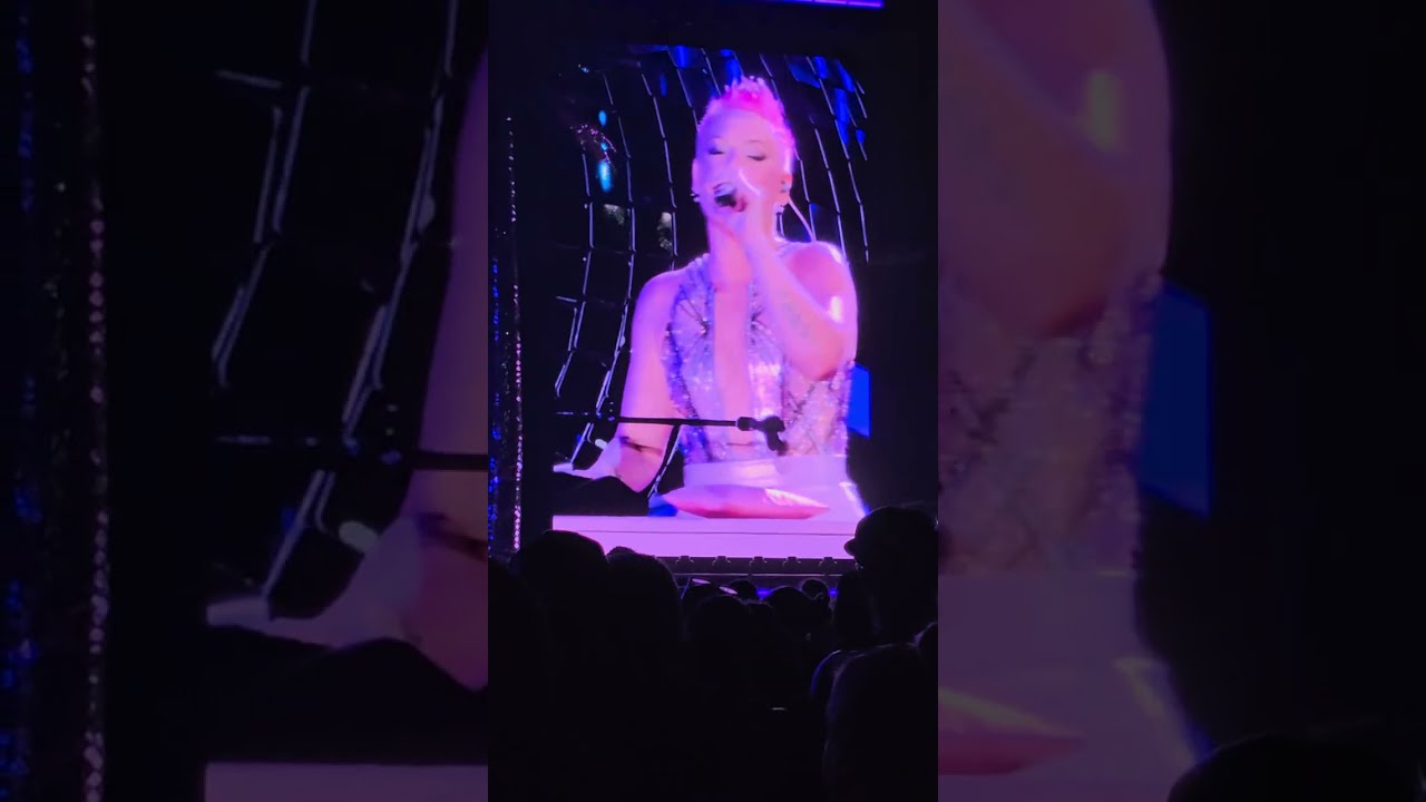 Видео Жена во публика почнала да се породува Пинк го прекинала концертот Реален Медиум за