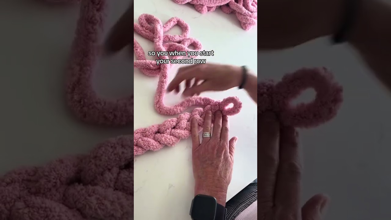 HOW TO START YOUR PERFECT BLANKET #perfectblanket #fingerknitting #chunkyknitblanket