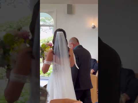 You’ll never believe what happened on the wedding aisle.. via: @breeelenehan #wedding #viral