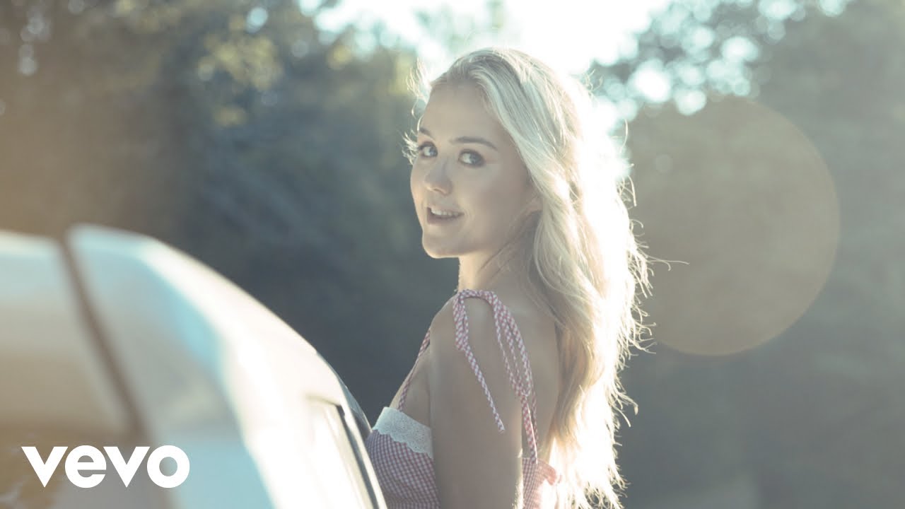 Daisy Briggs Practices Resilience and Self-Confidence in ‘cold shoulder ...