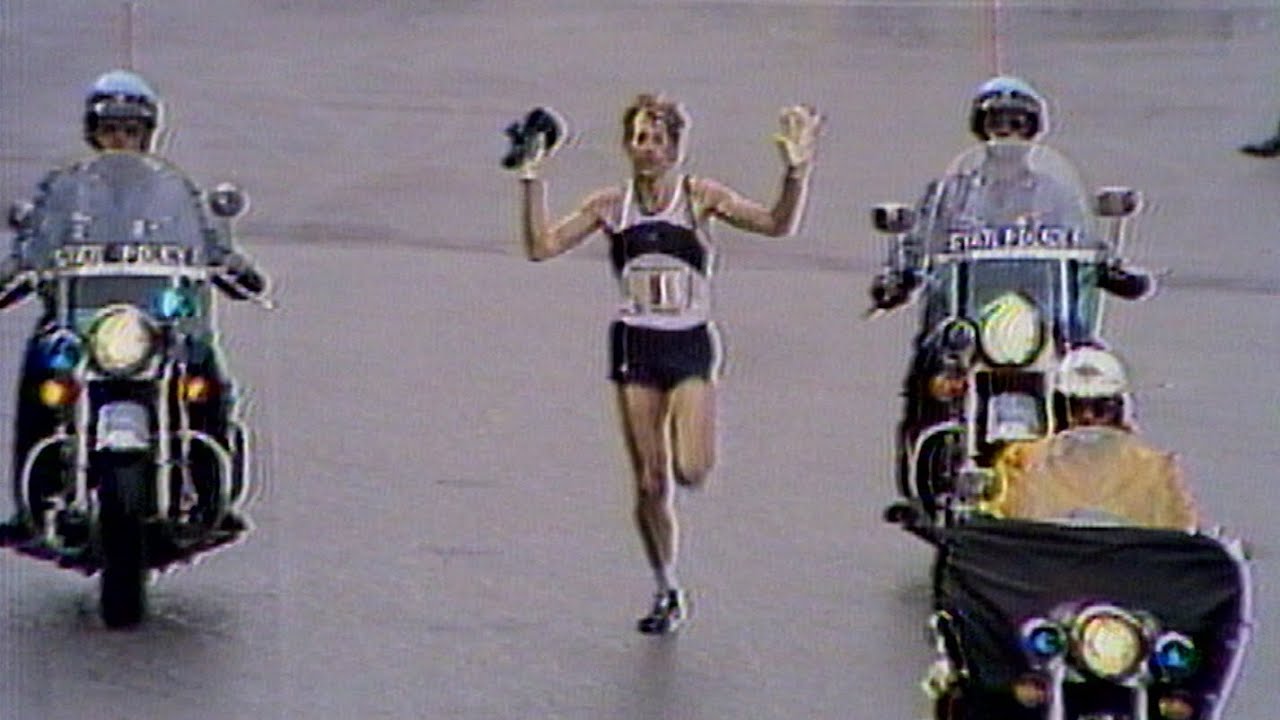 Mile 14: Bill Rodgers Coasts In